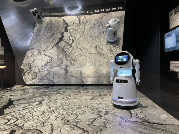 宇宙ミュージアム「TeNQ」にて、AI案内ロボットによる音声解説サービス開始 | ニコニコニュース